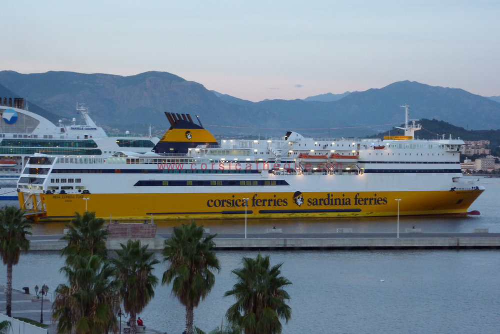 Méga Express Four / Les bateaux dans le port d'Ajaccio / Divers ...