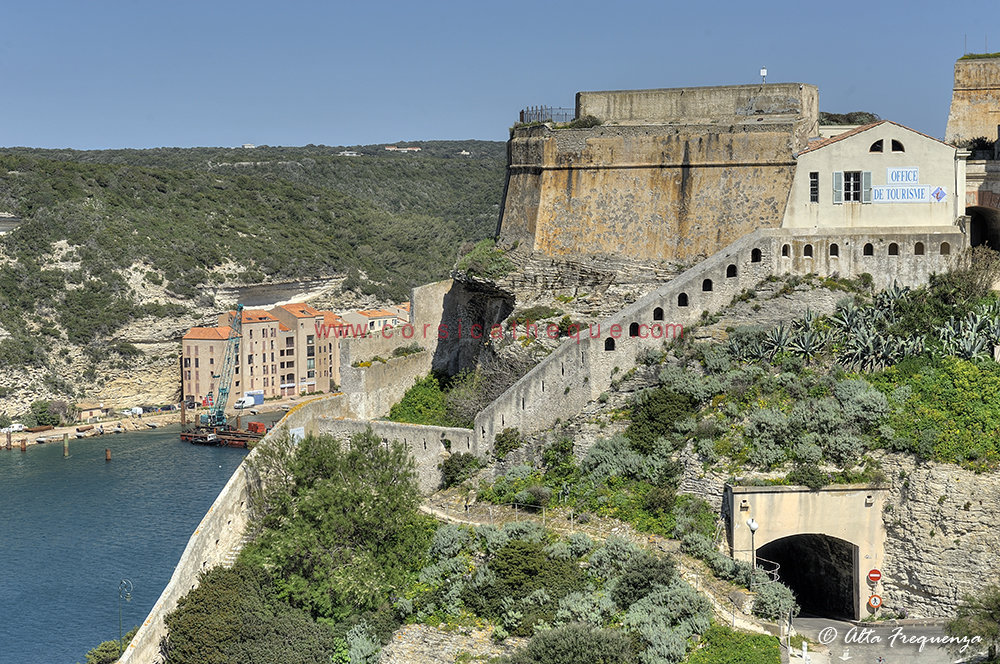 Citadelle de Bonifacio : les remparts (1) / Forts, châteaux et ...